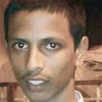 Teen single-handedly takes on two car thieves at night