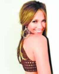 Lopez '˜back' as American Idol