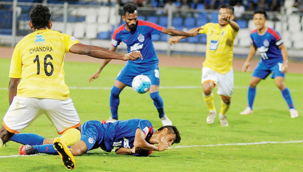 Vineeth hat-trick floors Mumbai