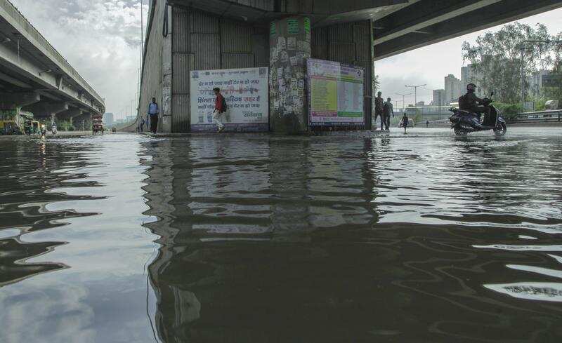 Flood control plan hit, key roads in Gurgaon inundated after rain ...