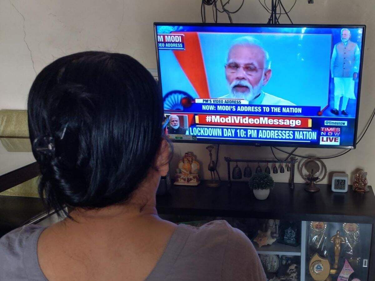 PM Narendra Modi: On Sunday, at 9 pm, switch off all lights and light a ...