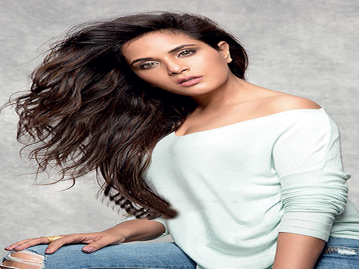 Richa does the balancing act for ‘The Six Suspects’