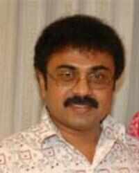 Film director patches up with photojournalist