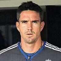 Pietersen completes probation and wins an ECB contract