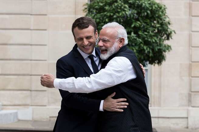 Rahul Gandhi hug: In hugging Modi, Rahul Gandhi only took a cue from ...