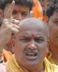 '˜Pink chaddi' Muthalik wants the police to train his cadre