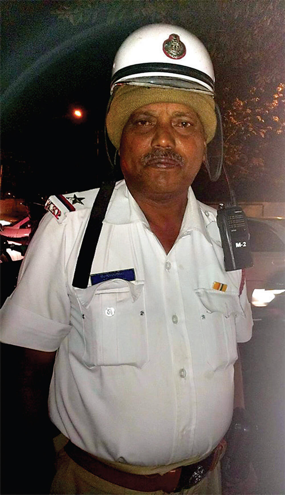 Traffic cop pushes his limits to help woman