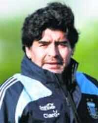 Rooney's inspiration sees United through