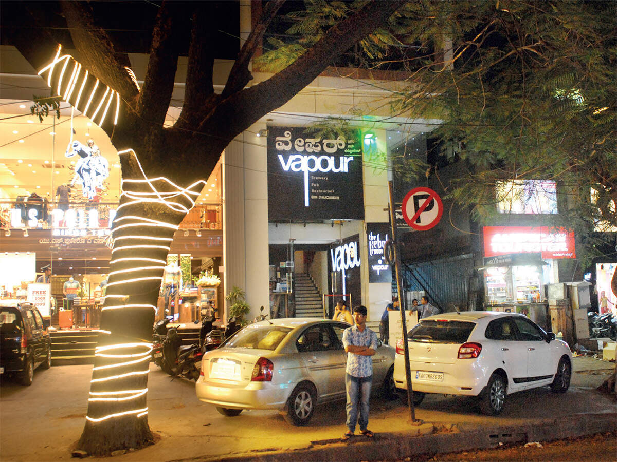Bengaluru pubs: Fire in the hole: Indiranagar pubs face action for ...