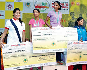 Pal, Kavita set new records