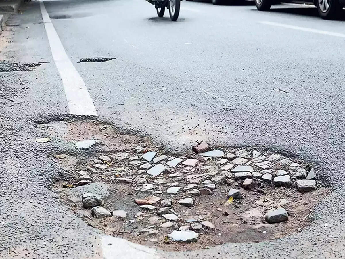 BBMP to tackle potholes with automated cold mix machine