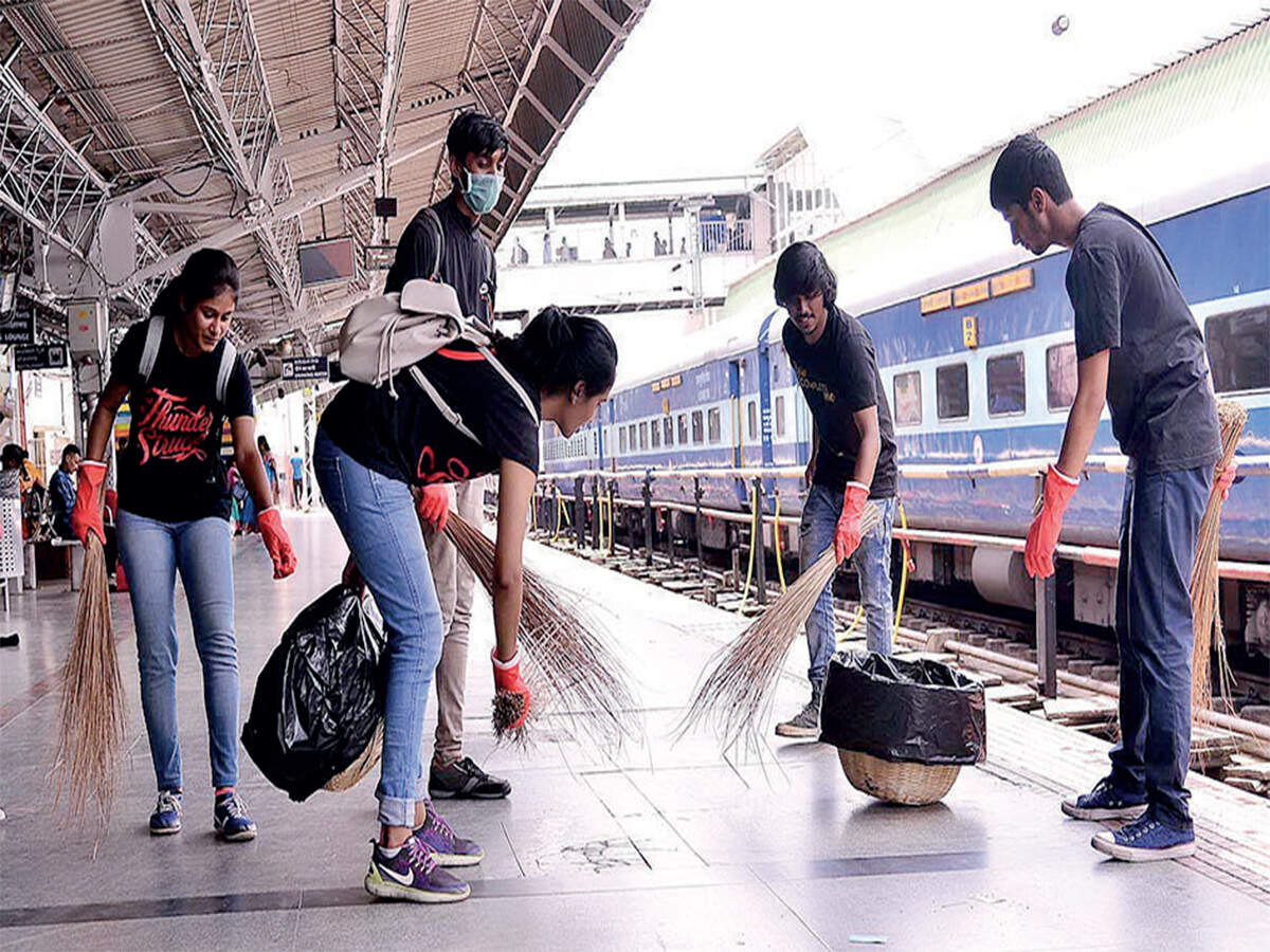 Railway fines passengers for flouting waste disposal rules