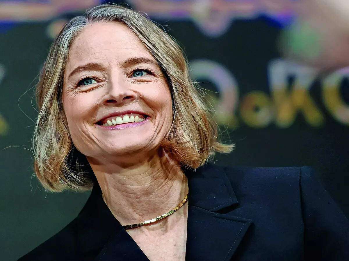 Jodie Foster roasts AI