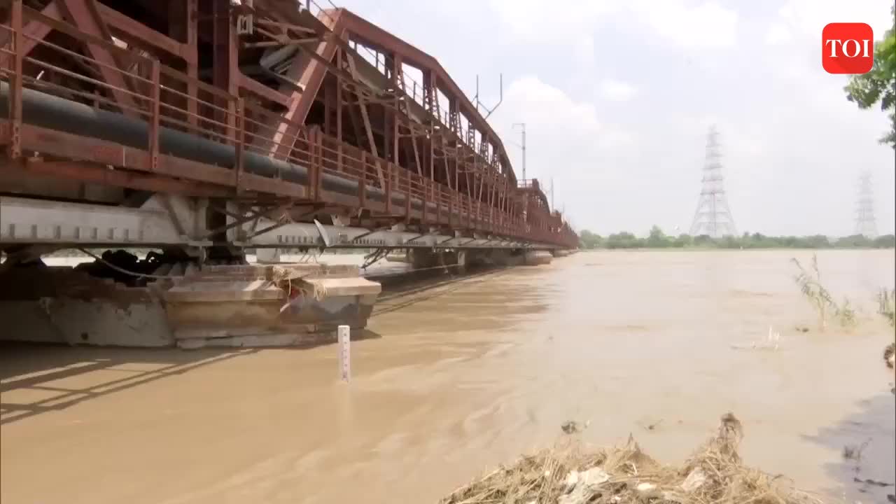 Delhi: Water level increases of Yamuna river | News - Times of India Videos