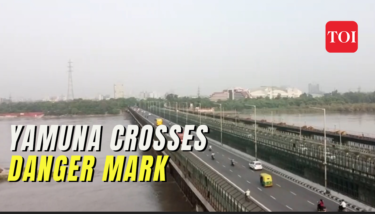 Drone visuals from ITO: Yamuna river's water level crosses danger mark ...