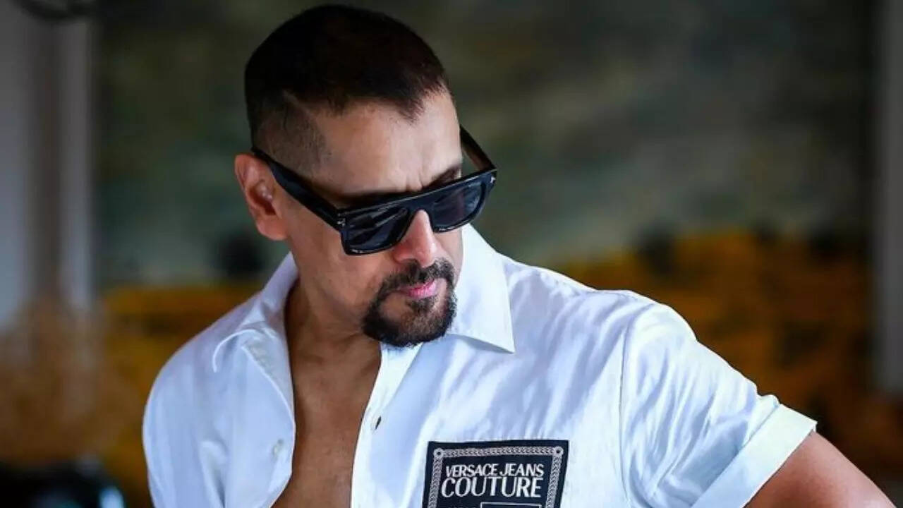 Chiyaan Vikram New Look