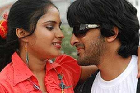 Naa Rani Nee Maharani Movie Review {2.5/5}: Critic Review of Naa Rani ...