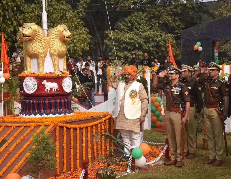 Flag hoisting, parades, greetings mark R-Day in city | Varanasi News ...