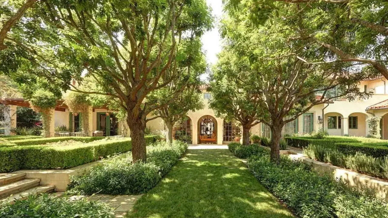 WWE legend Dwayne Johnson’s $27.8M Beverly Hills Mega Mansion: Ultra ...