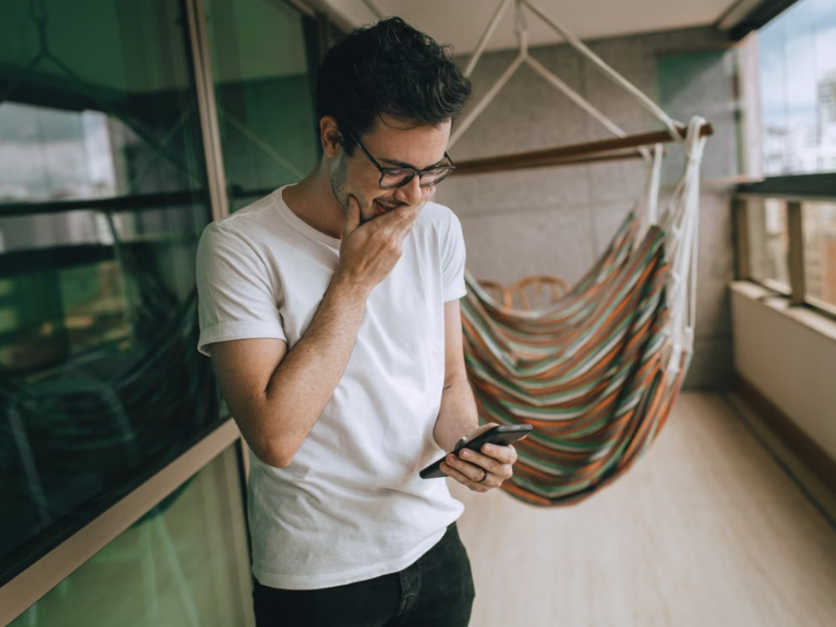 Psychology suggests adults who send articles, memes, and videos to ...