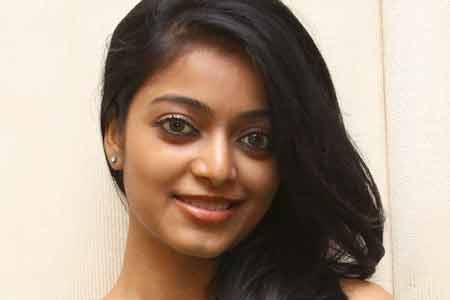 Vishal a very committed actor: Janani Iyer | Tamil Movie News - Times ...