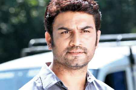 Sharad returns as host - Times of India