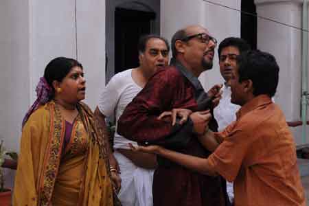Dutta vs Dutta Movie Review {3/5}: Critic Review of Dutta vs Dutta by ...