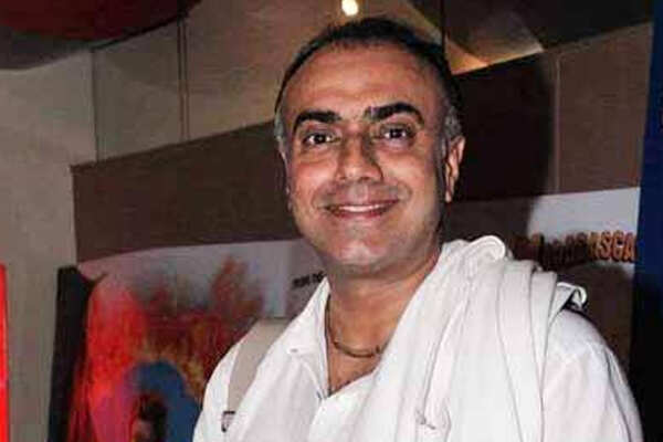 Rajit Kapoor attends One on One staged at Amity University | Hindi ...