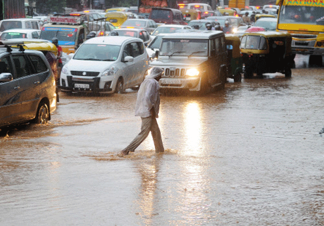 Heavy rain lashes Mumbai - The Times of India