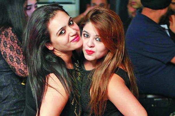 Cafe Foto Club: Cafe Foto Club hosts Bollywood Night in Delhi - Times ...