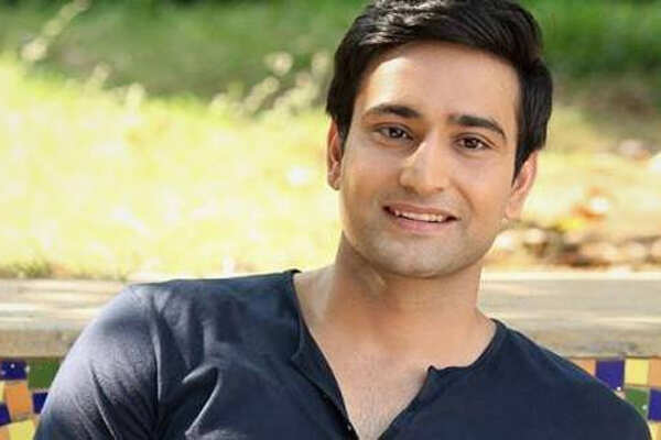 Pradeep Duhan aka Manav has a working birthday! - Times of India