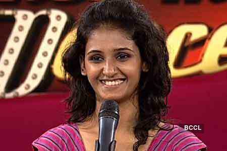 Sisters cross swords for TRPs - Times of India