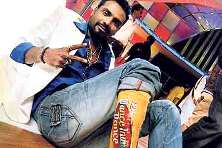 Remo’s ‘booty’ shake! - Times of India