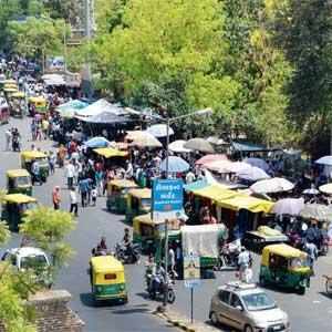 Commuters continue to battle congestion, traffic; transport apps miss ...