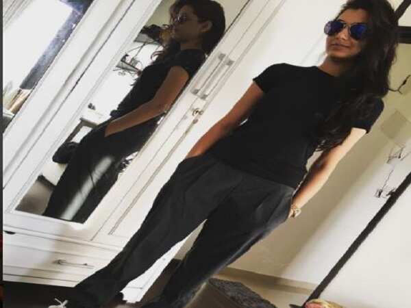 Kumkum Bhagya's Sriti Jha celebrates Durga Puja in an unusual way ...