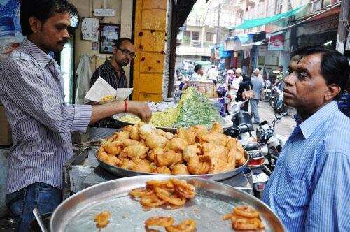 Vendor serves hope with free food | Allahabad News - Times of India