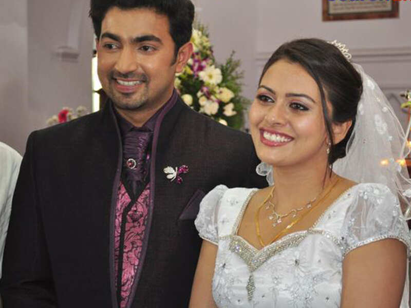 Dhanya Mary Varghese Engagement Photos