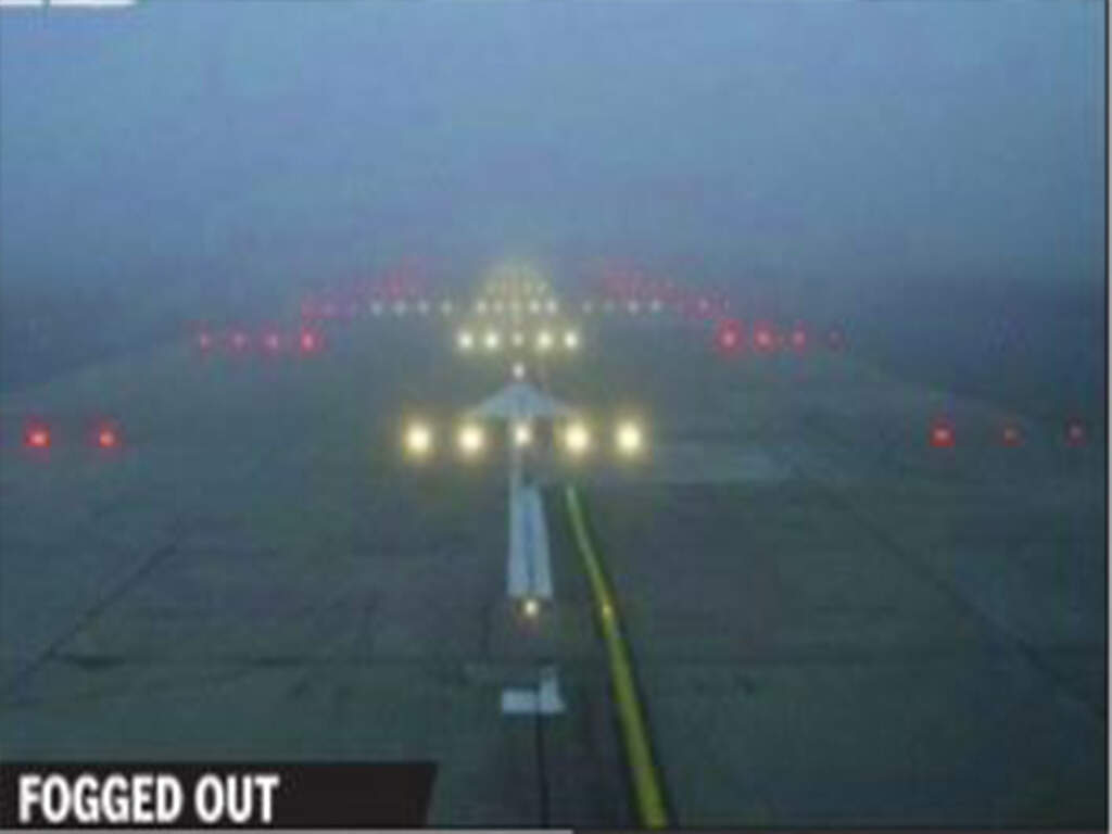 Freak March fog hits morning flights | Kolkata News - Times of India