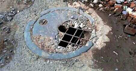 Broken manhole: Death-trap manholes lurk in the shadows of Old City ...