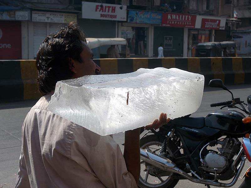 In a week, 120 tonnes of contaminated ice seized | Mumbai News - Times ...