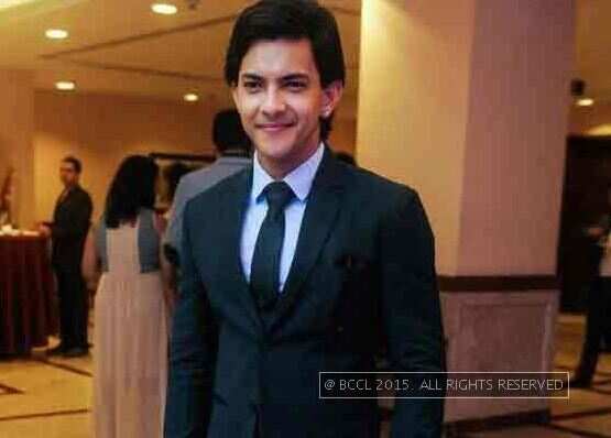 Aditya Narayan: Aditya Narayan, son of Udit Narayan, threatens airlines ...
