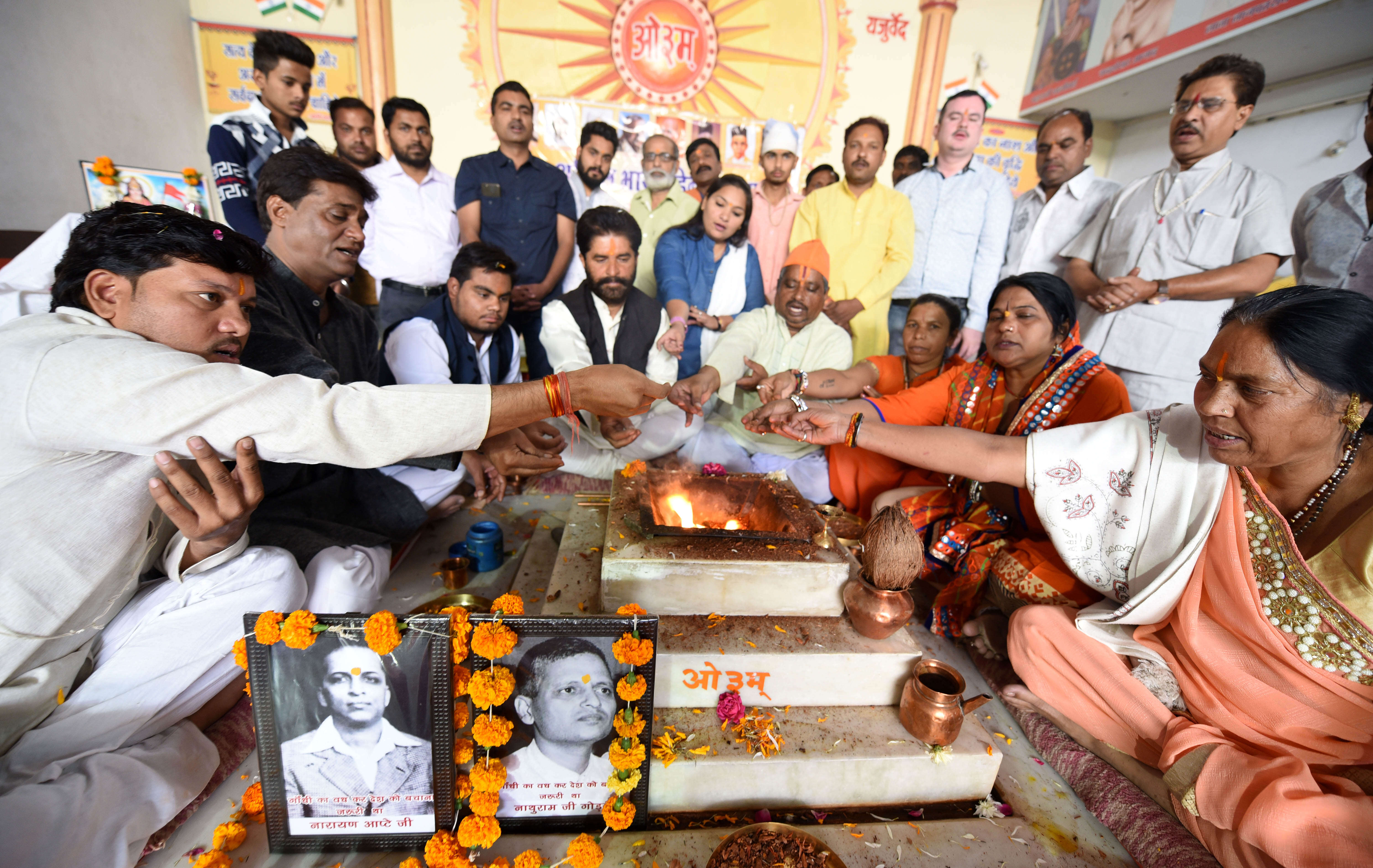 nathuram godse: Hindu Mahasabha observes Nathuram Godse's death ...