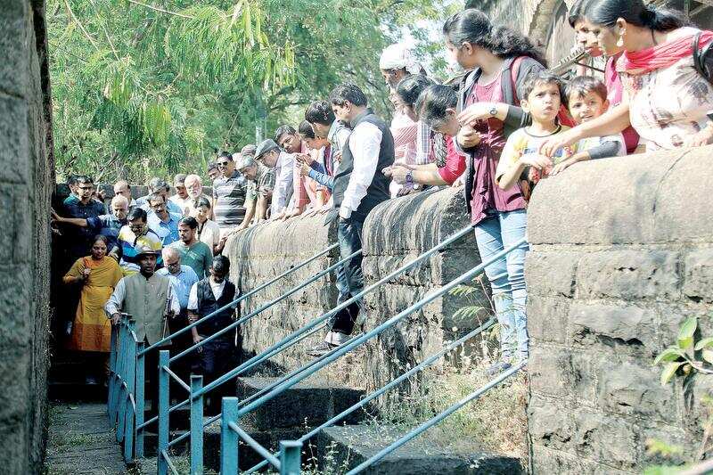 Battle of Sitabuldee: A group travels 200 yrs back in time at Sitabuldi ...