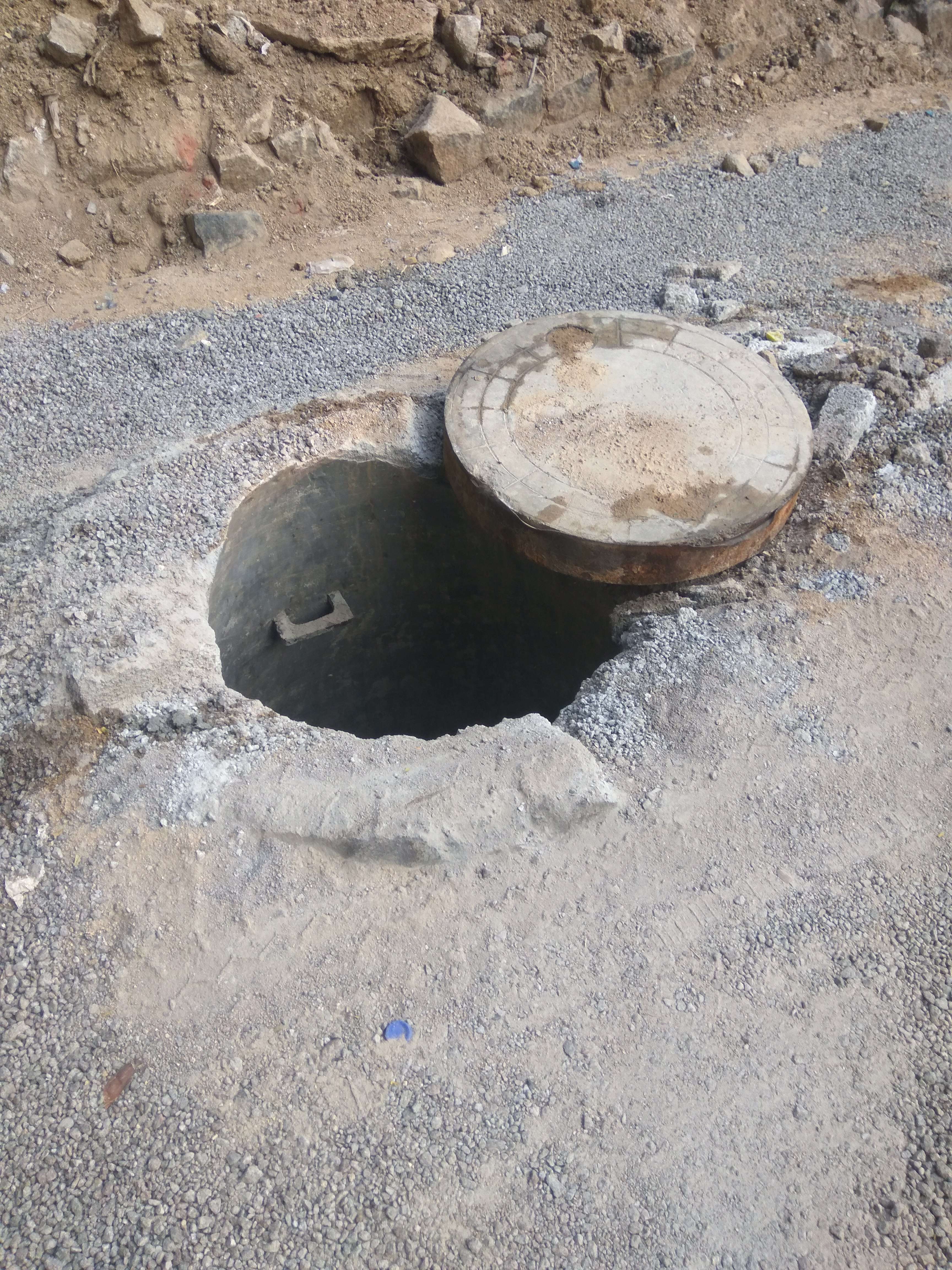 Open manhole in kompallly - Times of India