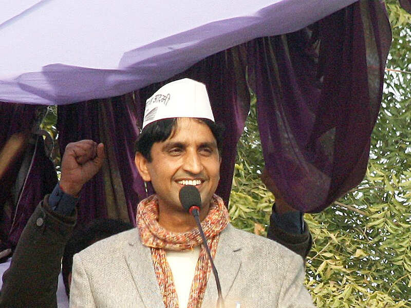 kumar vishwas: Kumar Vishwas borrows from Bahubali to say Gopal Rai was ...