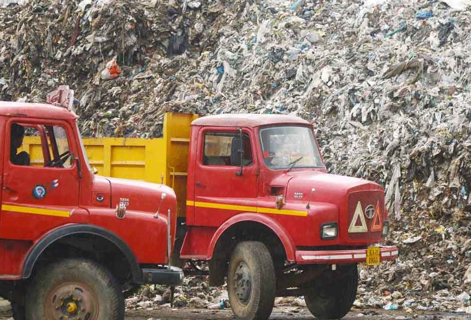 Indore civic body to ensure regular cleaning of garbage vans | Indore ...