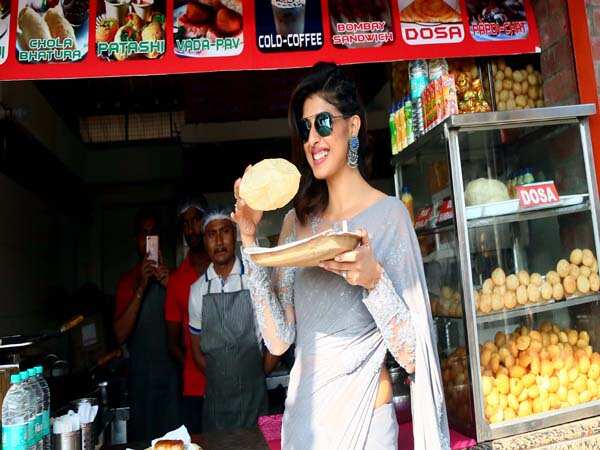masala chowk: Aishwarya Sakhuja relishes flavours at Masala Chowk in ...