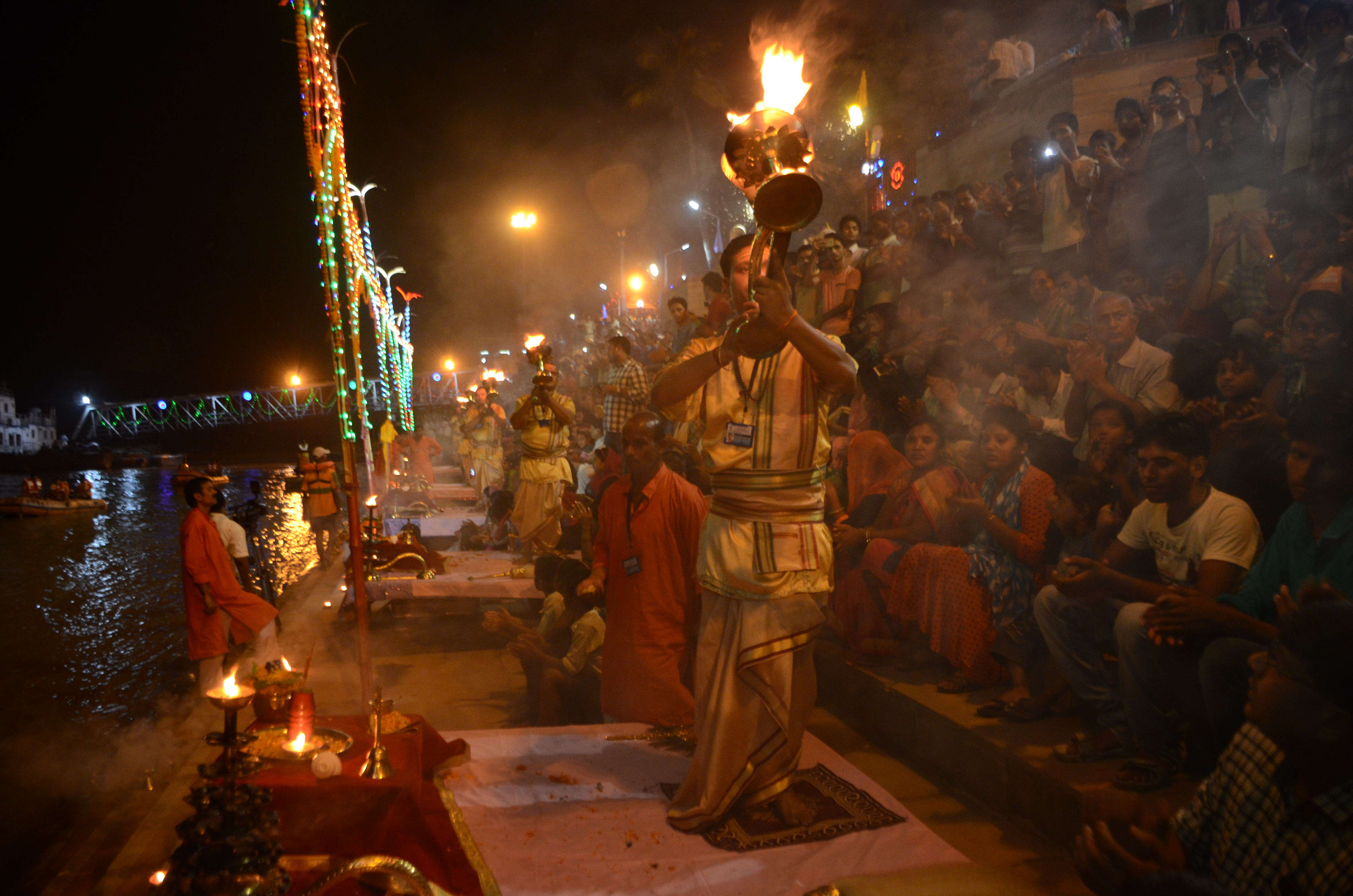 Ganga: Ganga aarti resumes in full glory | Events Movie News - Times of ...