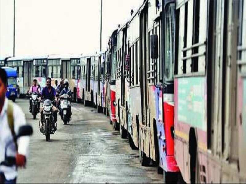 Rude PMPML bus driver snaps at passengers, threatens to thrash one | Pune News - Times of India