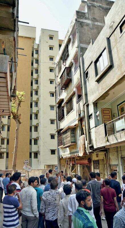 Surat Municipal Corporation: 35-year-old building in Salabatpura starts ...